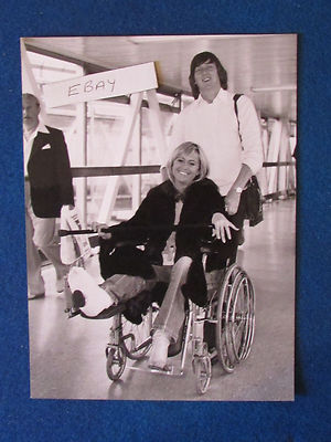 Original Press Photo - 9.5"x7" - Susan George - 1980 - In wheelchair | eBay