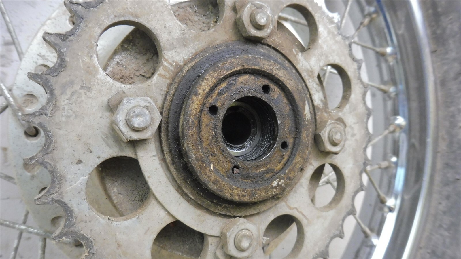 1969 Honda CB350K1 Super Sport H1013-3> rear wheel rim hub and sprocket ...