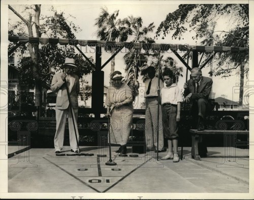 1935 Press Photo Miami Fla W Radler, Mr & Mrs AE Smith 7 kids vacation ...