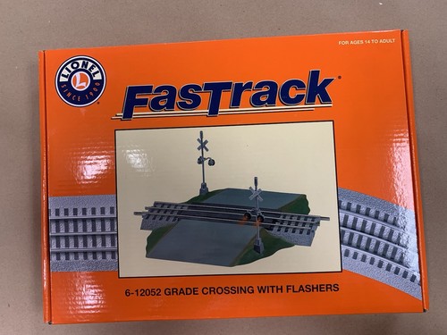 Lionel Fastrack Grade Crossing with Flashers 6-12052, New in Original ...