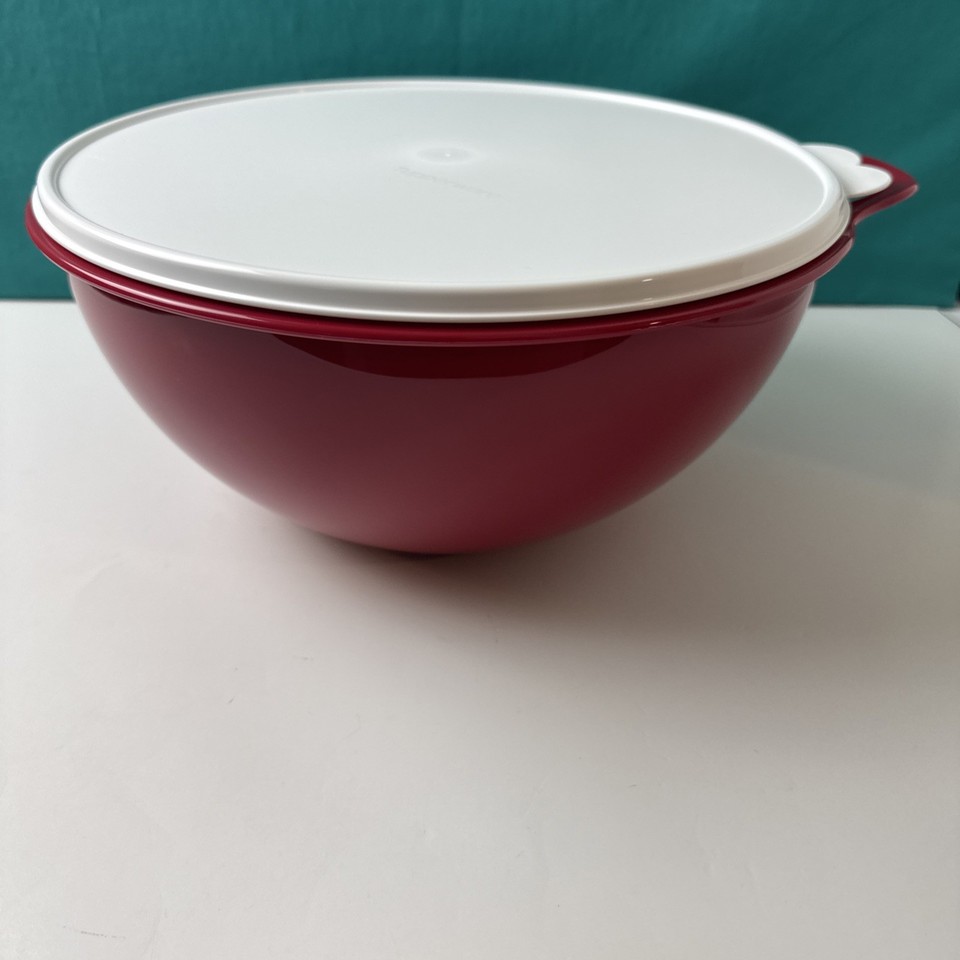 Tupperware 32 cup Thatsa Mixing Bowl Dark Red With White Seal New red ...