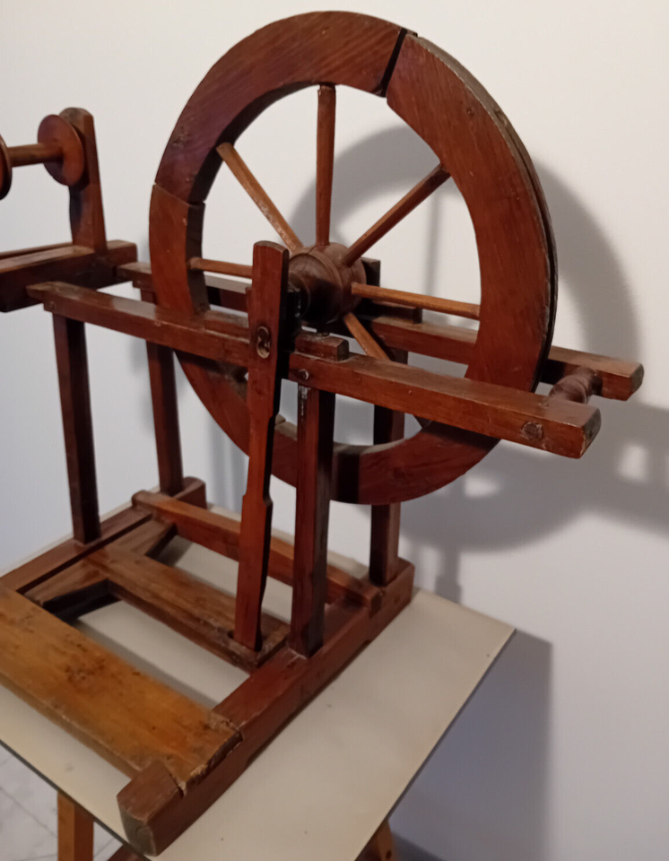 Antique Horizontal Spinning Wheel In Wood 1800 19th Century Museum ...