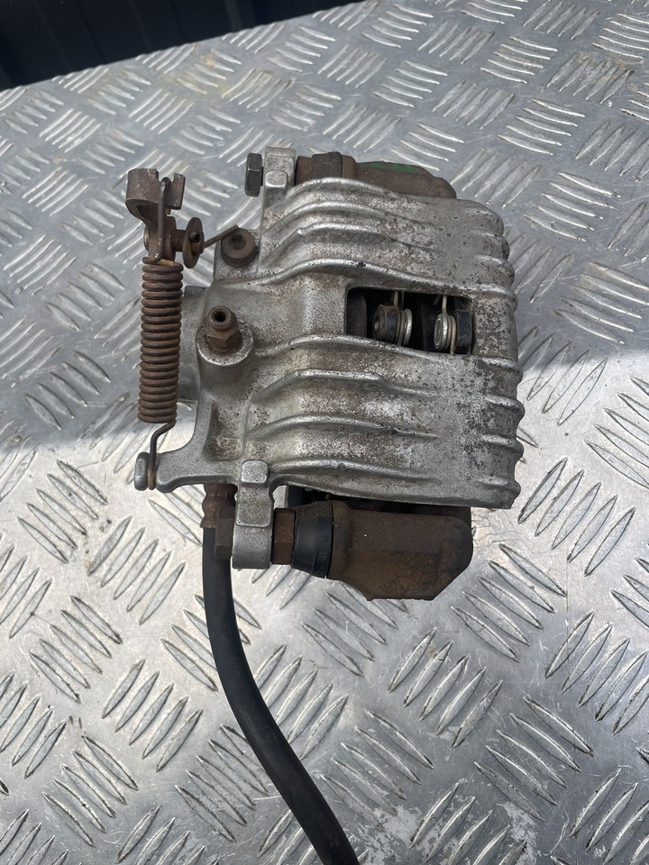 NISSAN SKYLINE R31 REAR DISC BRAKE CALIPERS LEFT/RIGHT | eBay Australia