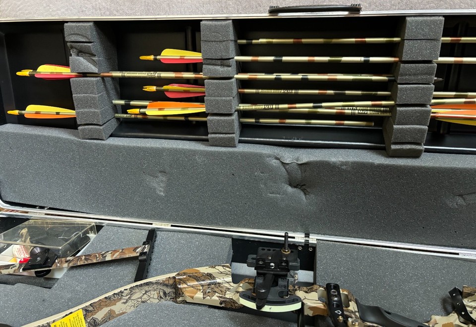 Darton Maverick Recurve C/P/S Archery Set with Bow, Arrows, Case and ...