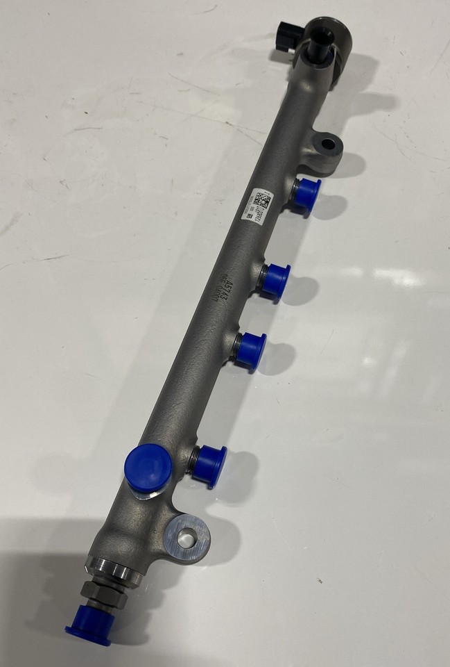 OEM 2017-2024 GM L5P 6.6L Duramax Diesel Drivers Side LH Fuel Rail ...