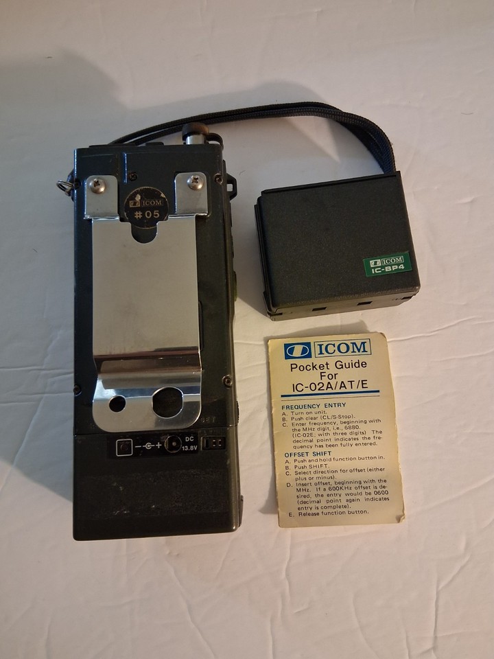 ICOM IC-02AT VHF FM HAM TRANSCEIVER RADIO WITH EXTRA BATTERY POCKET ...