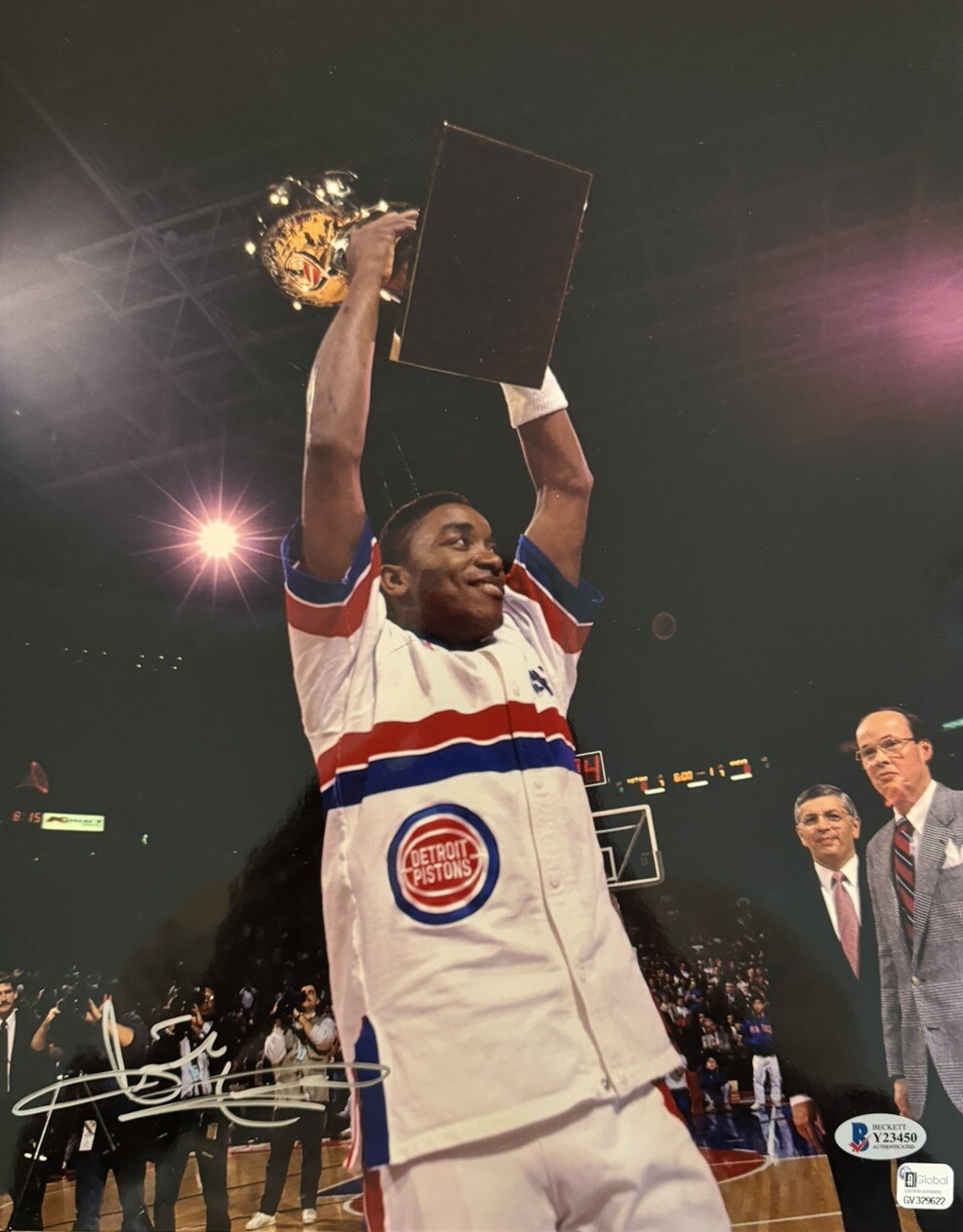 Isiah Thomas Signed (Finals Trophy) Detroit Pistons 11x14 Photo BECKETT ...