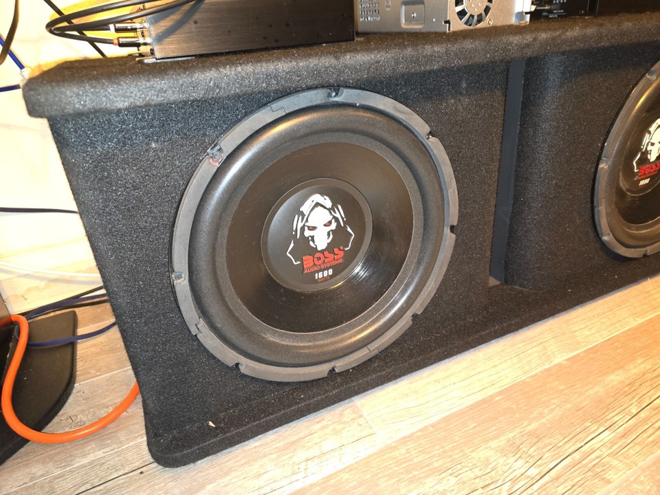 Skar Audio Ported Box +2x BOSS 1100 Amps +2x 12" Boss 3200 watt ...