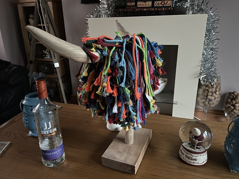 MULTI COLOURED STRING HIGHLAND COW SCULPTURE ELM WOOD ELSPETH DISPLAY ...