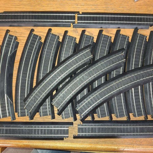 Ho Scale Life Like Power loc raised road bed Train Track rail Lot Of 16 ...
