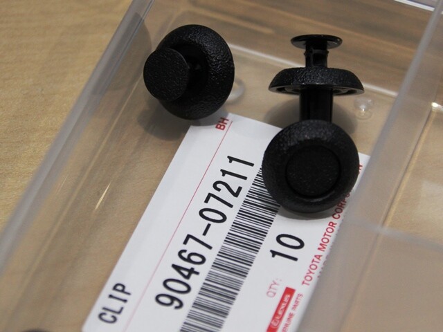 Toyota Genuine Lexus Plastic ENGINE COVER CLIPS 90467-07211 x10 F/S | eBay