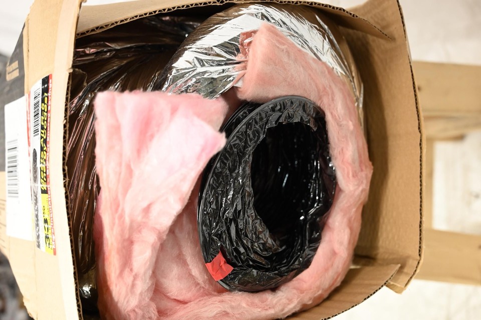 Master Flow 7 in. x 25 ft. Insulated Flexible Duct R6 Silver Jacket ...