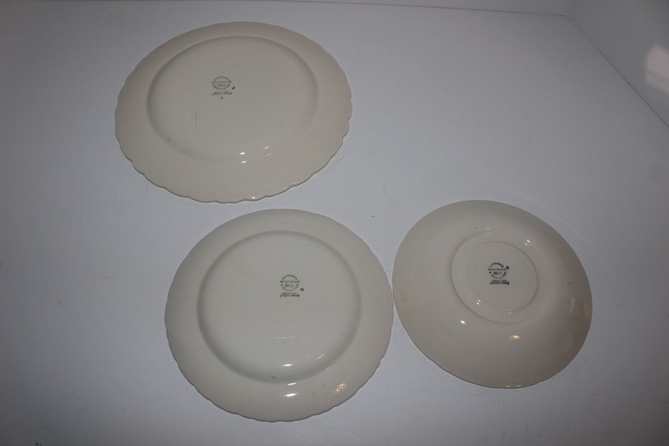 2 WEDGWOOD CELADON GREEN ON CREAM QUEENSWARE SHELL EDGE PLATES + CREAM ...