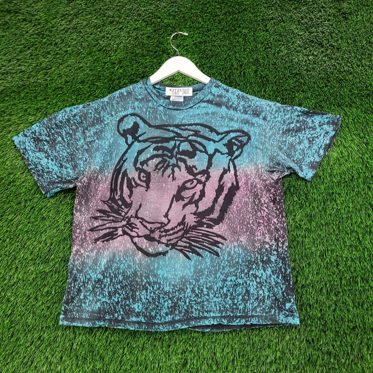 Splatter Paint Tiger Pattern