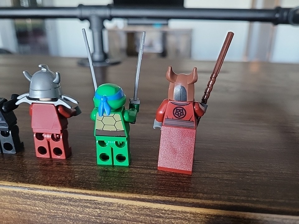 LEGO TMNT Minifigures Shredder, Leonardo, Master Splinter, Foot Soldier ...