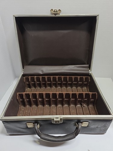 8 TRACK TAPE STORAGE / VINYL CARRYING CASE HOLDS 24 TAPE CARTRIDGES ...