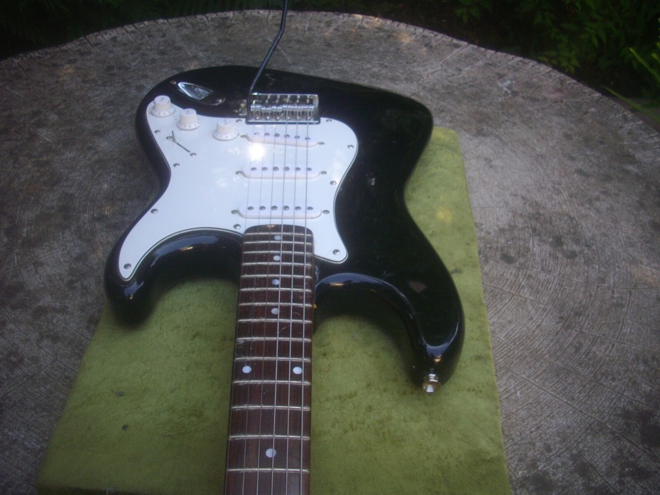 HOHNER LX90 BLACK STRAT STYLE GUITAR BEATER/RELIC PROJECT FREE P & P ...