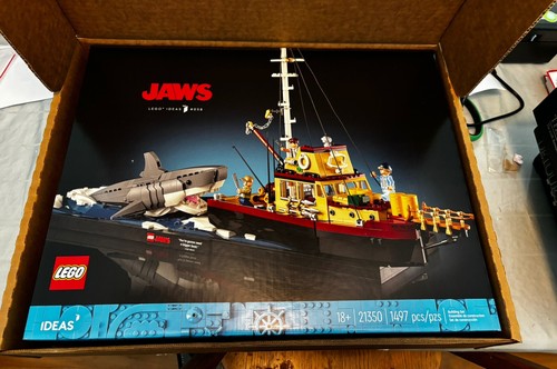 Lego Jaws the Movie Diorama Set (21350) 3 Minifigures Shark Orca Boat ...