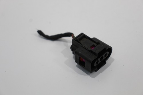VW Touran 5T Mk2 2 Pin Wiring Connector and Short Length of Wire ...