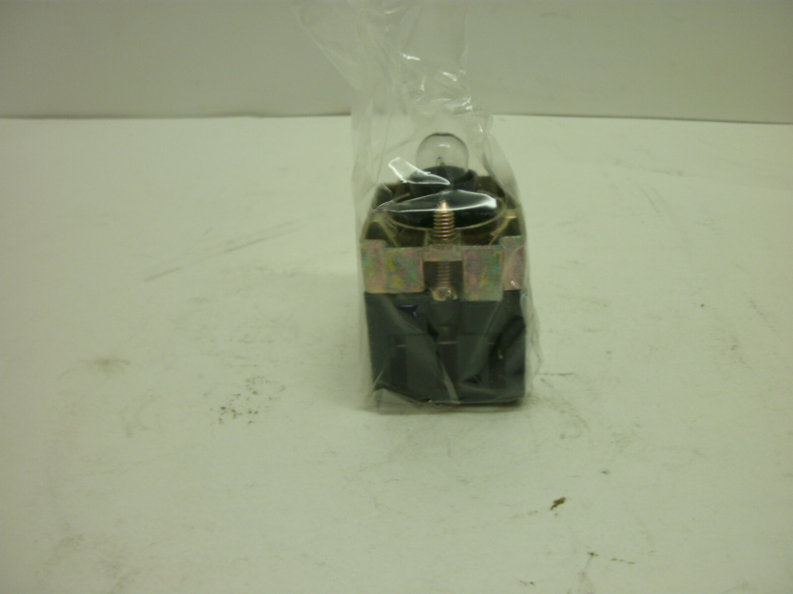 DMC RB2-BV6 PILOT LIGHT BODY W/BULB 24V BA9S 2.6W MAX NEW IN PKG. | eBay