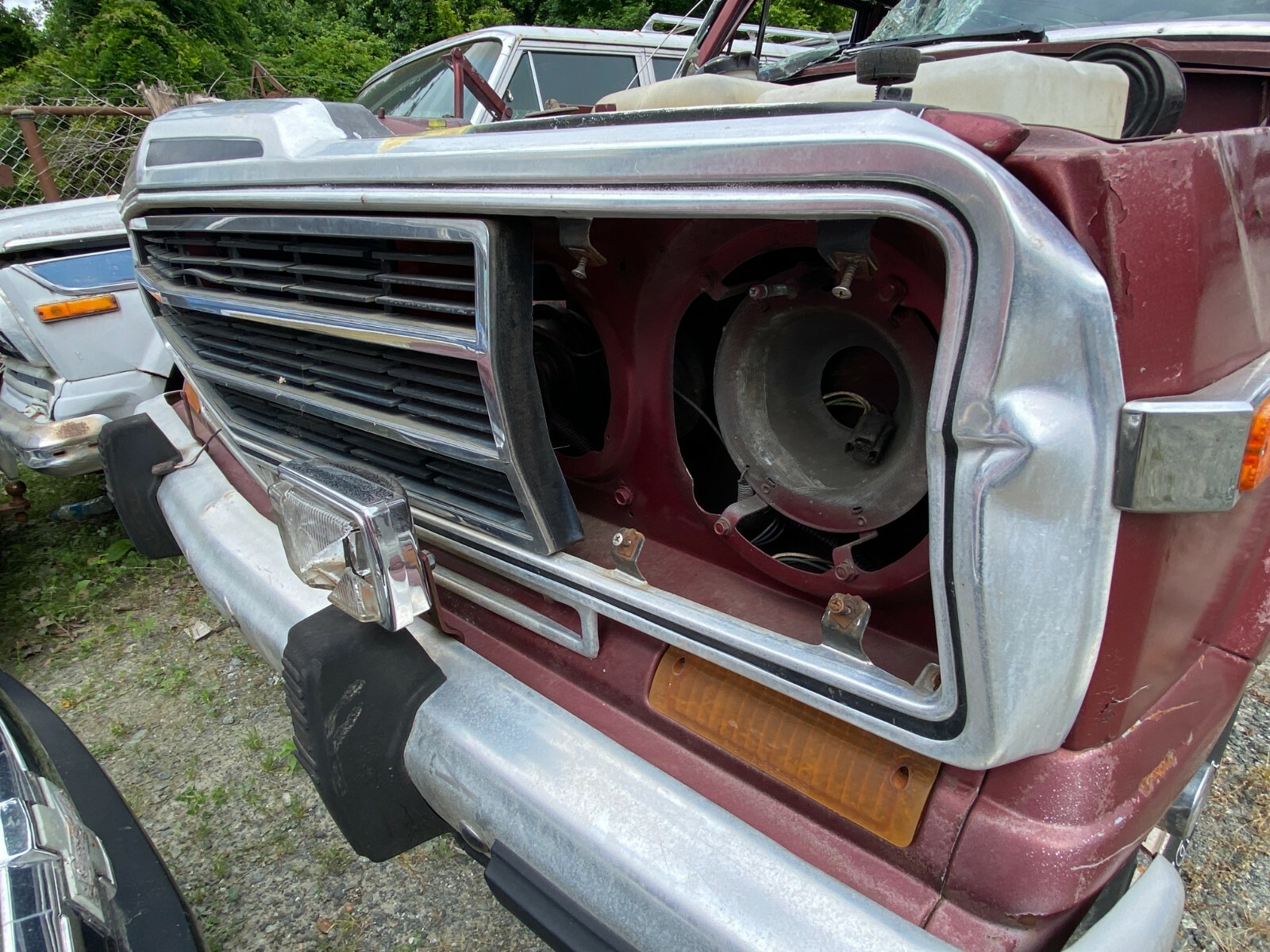 1986 Jeep Grand Wagoneer Grille Chrome OEM Header Panel Cracked Dented ...