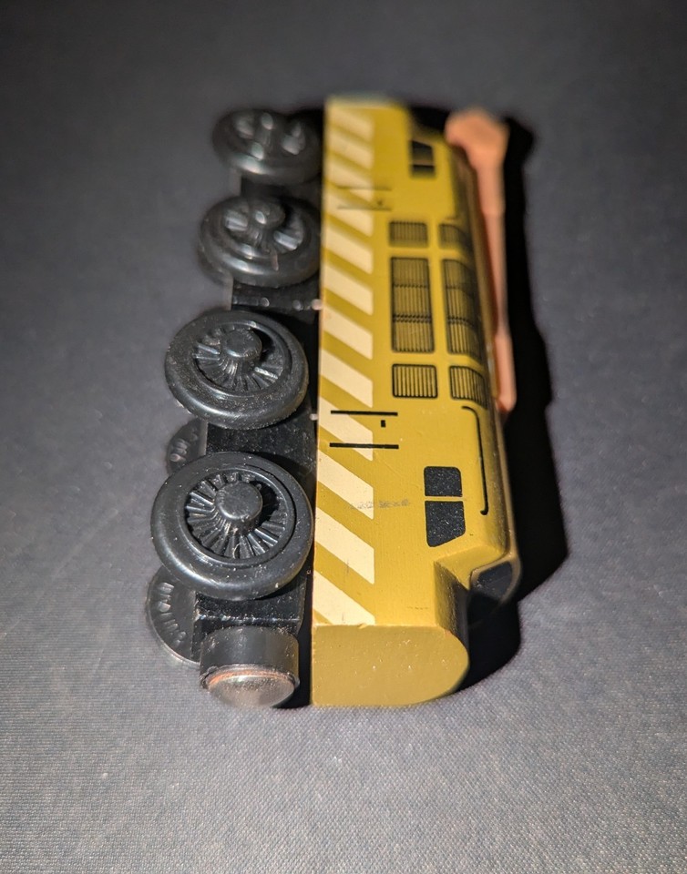 Thomas & Friends Diesel 10 Train Sliding Claw 2003 Wooden Railway w ...