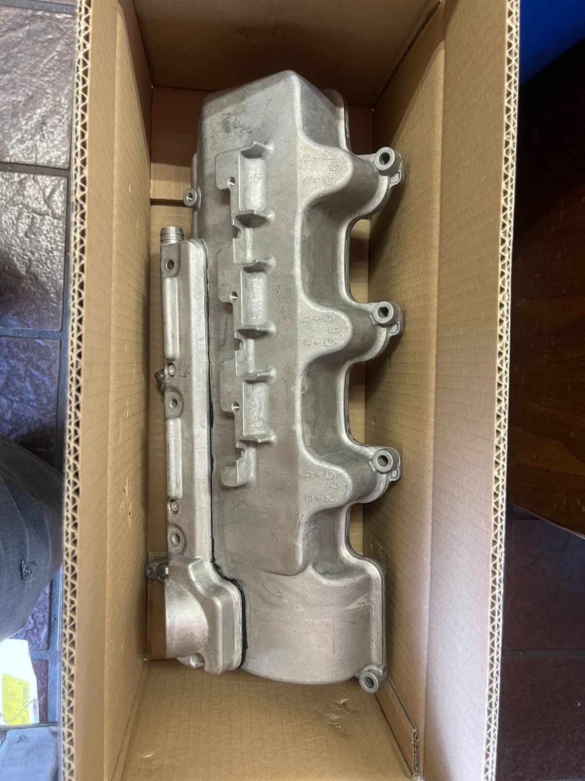 Genuine NEW Mercedes Engine Valve Cover LEFT 1120100530 E320 ML320 ...