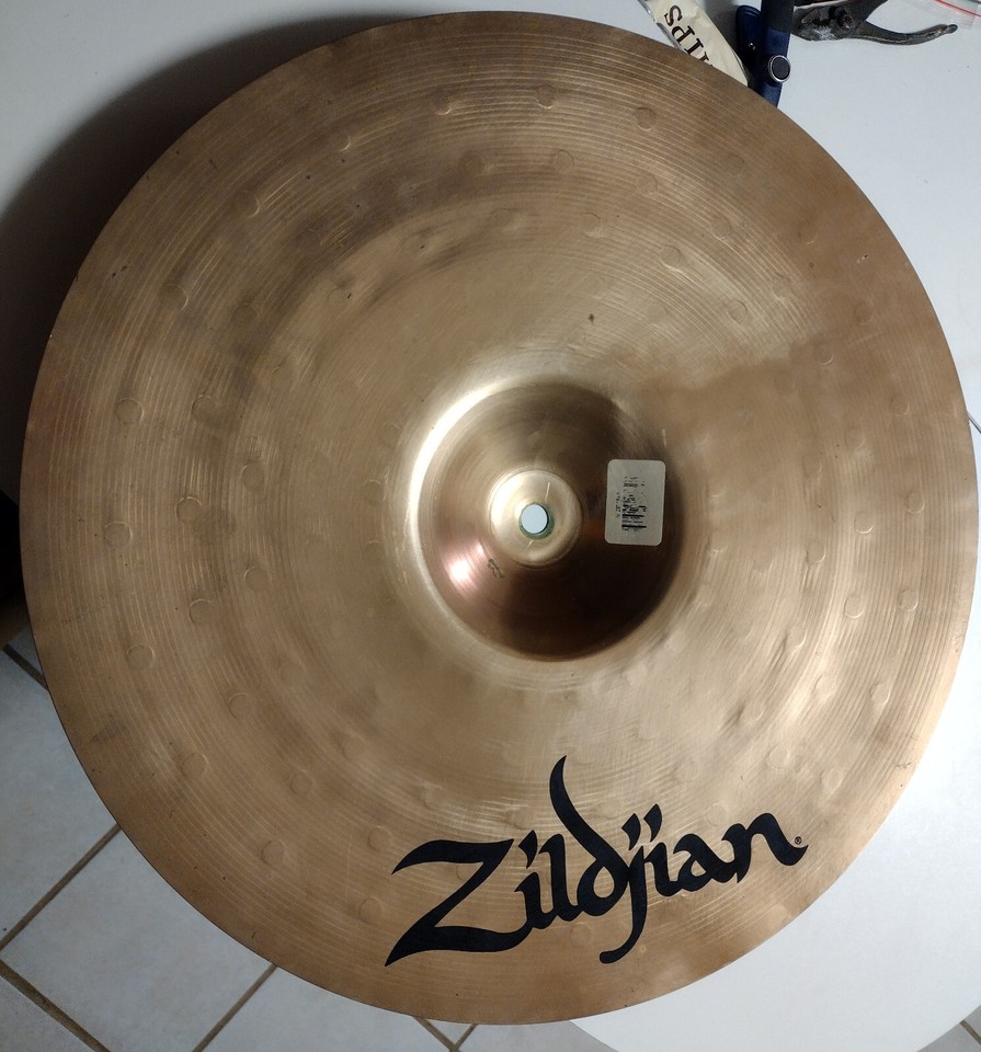 Zildjian 16" crash cymbal -used but good shape. No keyholing, chips, or ...