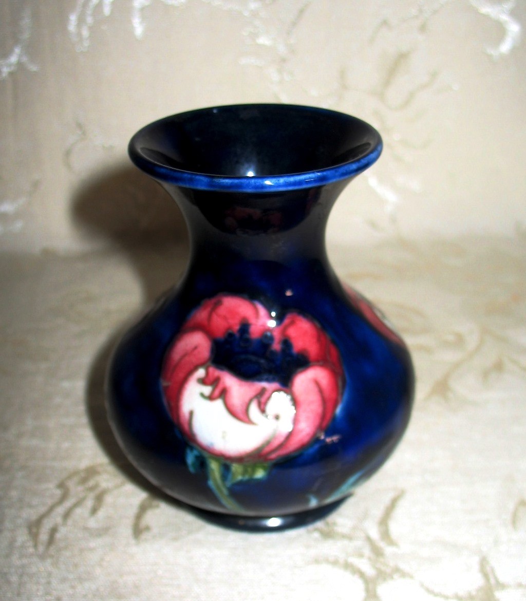 A RARE Moorcroft Pottery- Big Poppy Design Classic Form Vase 3 1/2 ...