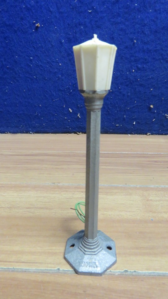 LIONEL TRAINS LAMP POST No. 71 DIE-CAST METAL O GAUGE IN BOX 627641 | eBay