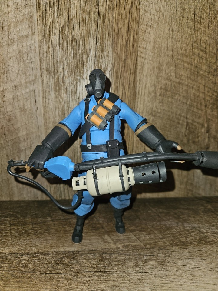 Team Fortress 2 Blue Pyro Action Figure Loose w Flamethrower | eBay