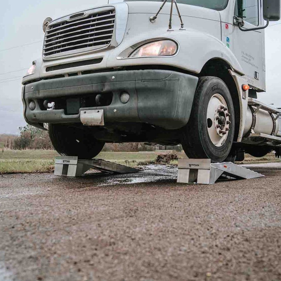 Titan Ramps Aluminum Semi Truck Riser Ramps with 20,000 Pound Capacity ...