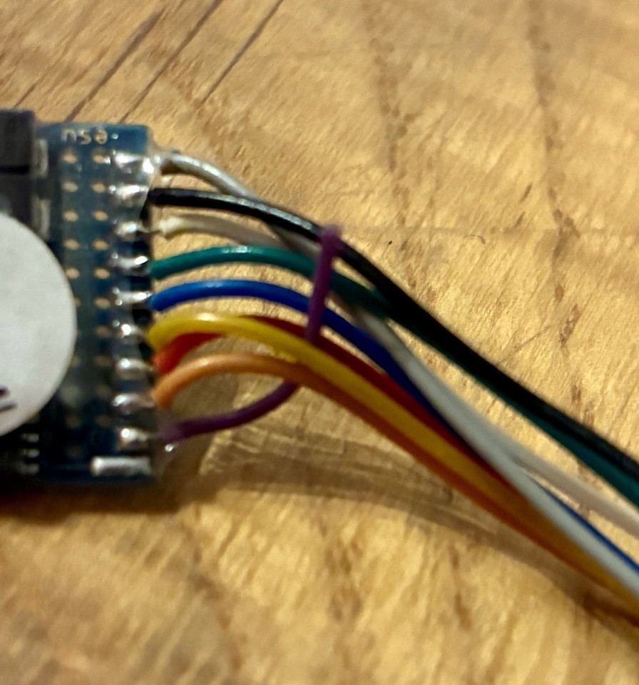 ESU Lok Pilot V2.0 DCC lastgeregelter Digital Lok Decoder 8-polig NEM ...