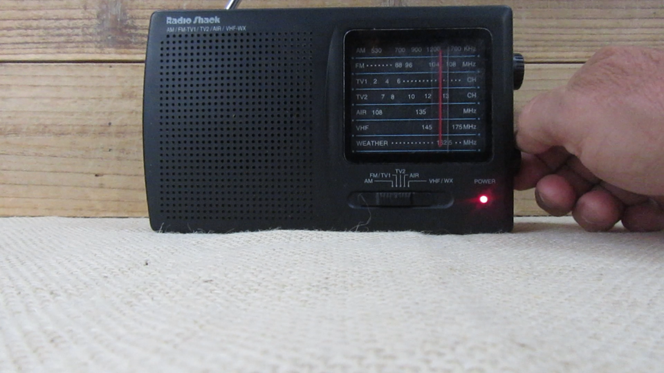 Radio Shack Portable Multiband Radio 12-456 AM/FM TV1 TV2 AIR VHF-WX ...