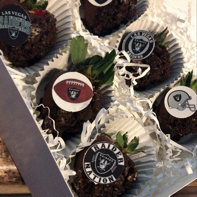 Las Vegas Raiders Edible Image Toppers. Edible Round Pre Cut Stickers ...