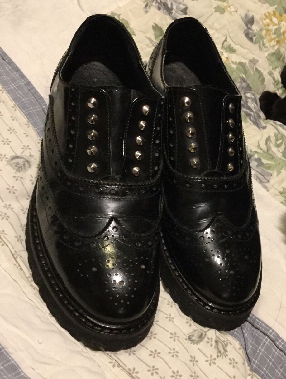 scarpe OVYE’ Nere semilucido con borchie e punta a coda di rondine | eBay