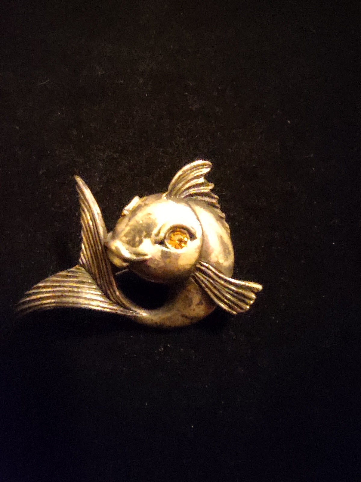 Vintage Pewter Swimming Fish/Koi Fish Brooch Pin Good… - Gem