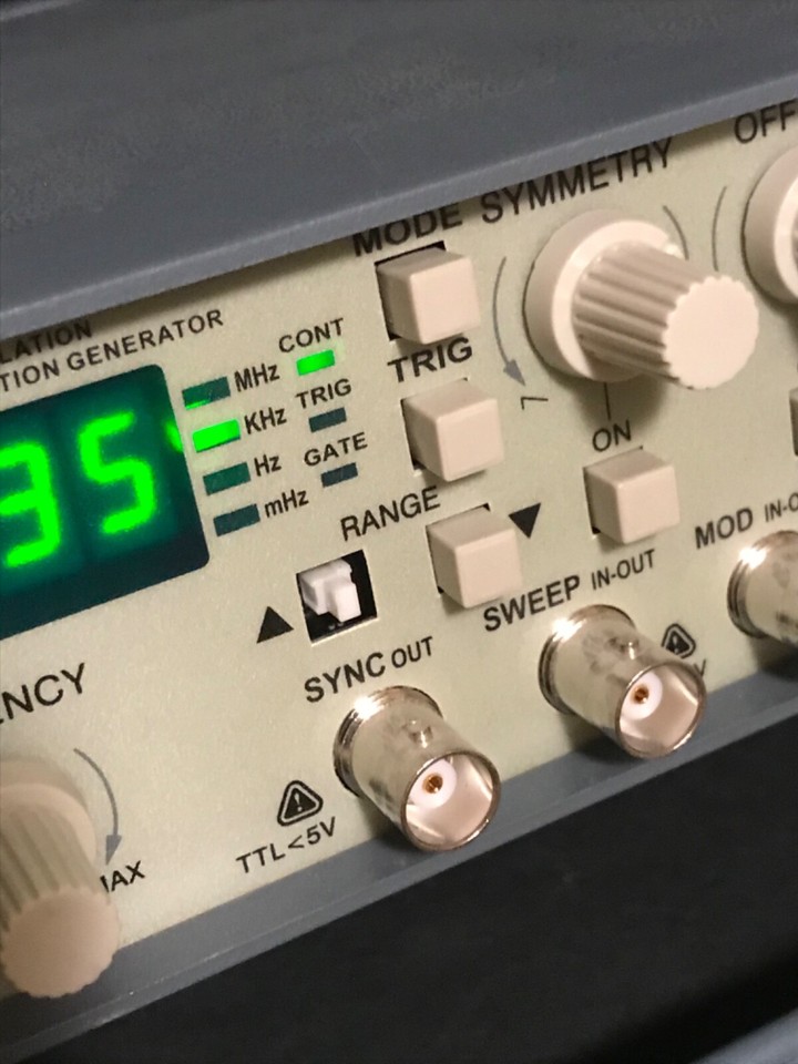 Tenma 72-7650 15MHz Sweep Function Generator | eBay