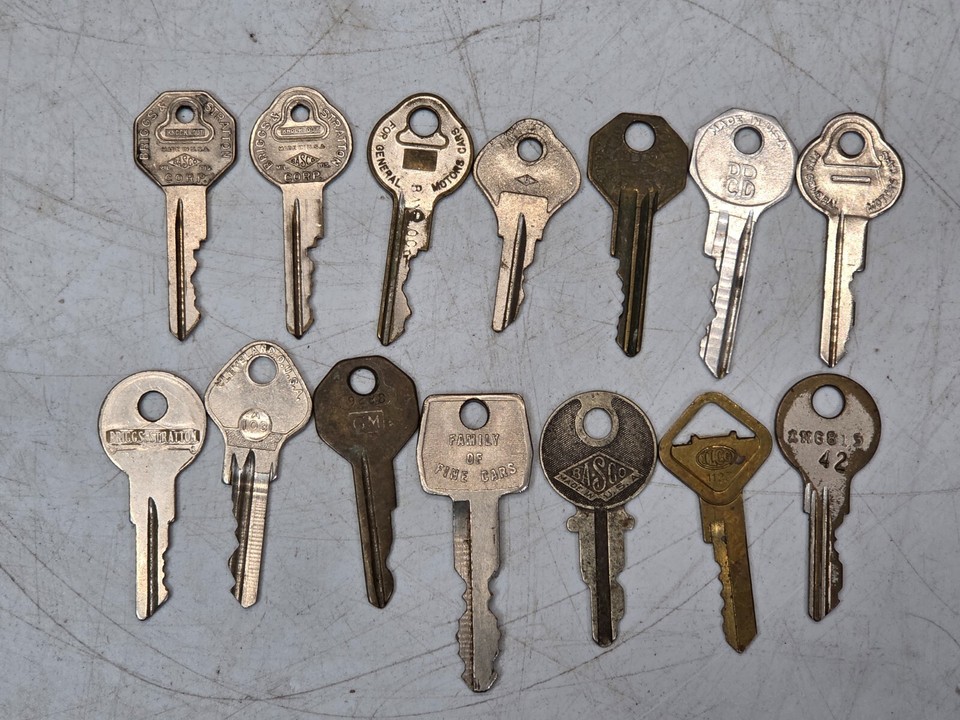Lot of 14 mixed automobile car keys door keys gas keys GM Ford and more ...