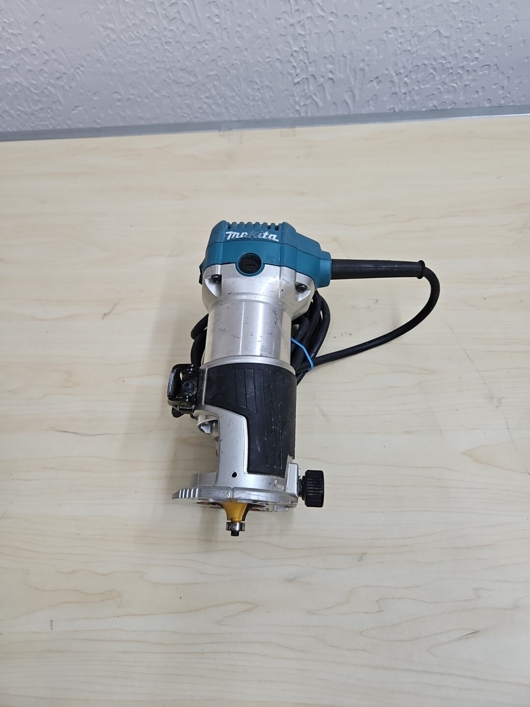 Makita RT0701C 1-1/4" Horsepower Compact Router | eBay