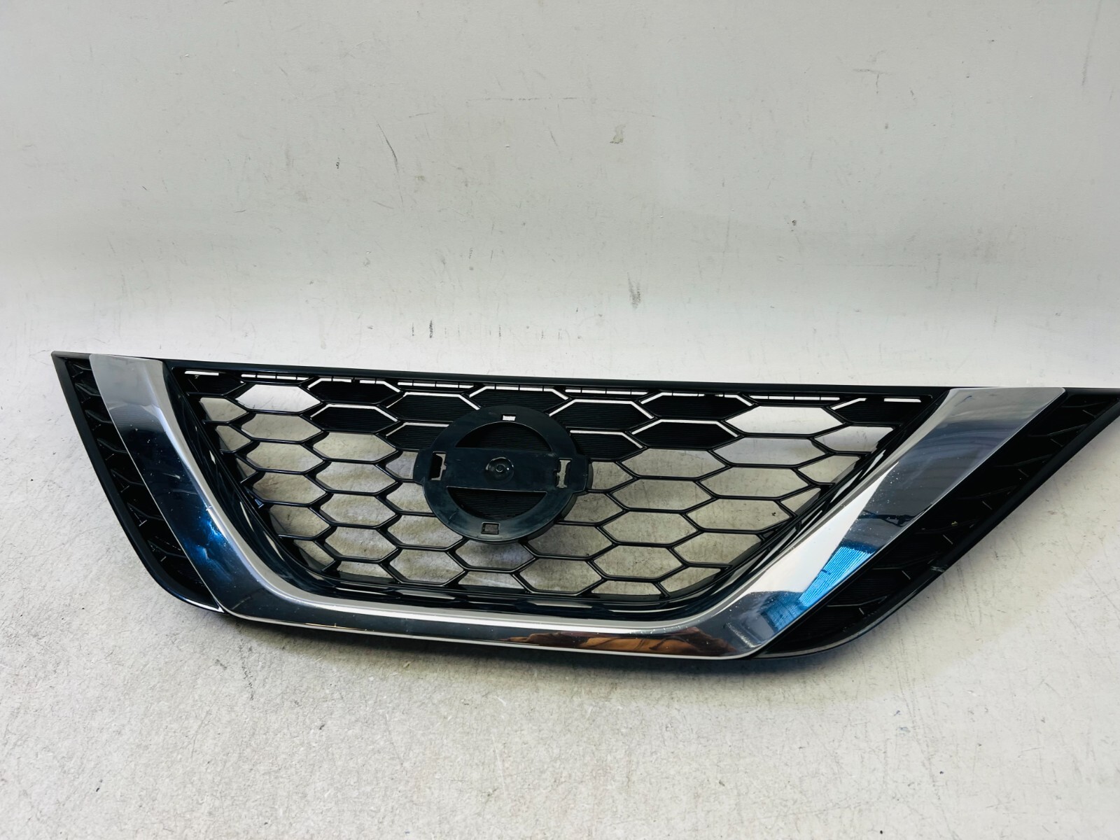2016 2017 2018 Nissan Sentra Front Upper Grille OEM 62310-3YU0A 16 17 ...