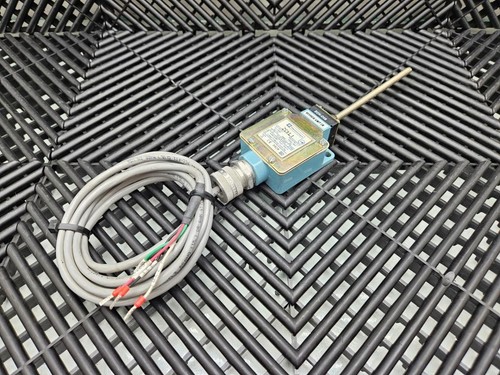 Telemecanique ZCKL1 Reverse Limit Switch w/ ZCK-D08 Sensor | eBay