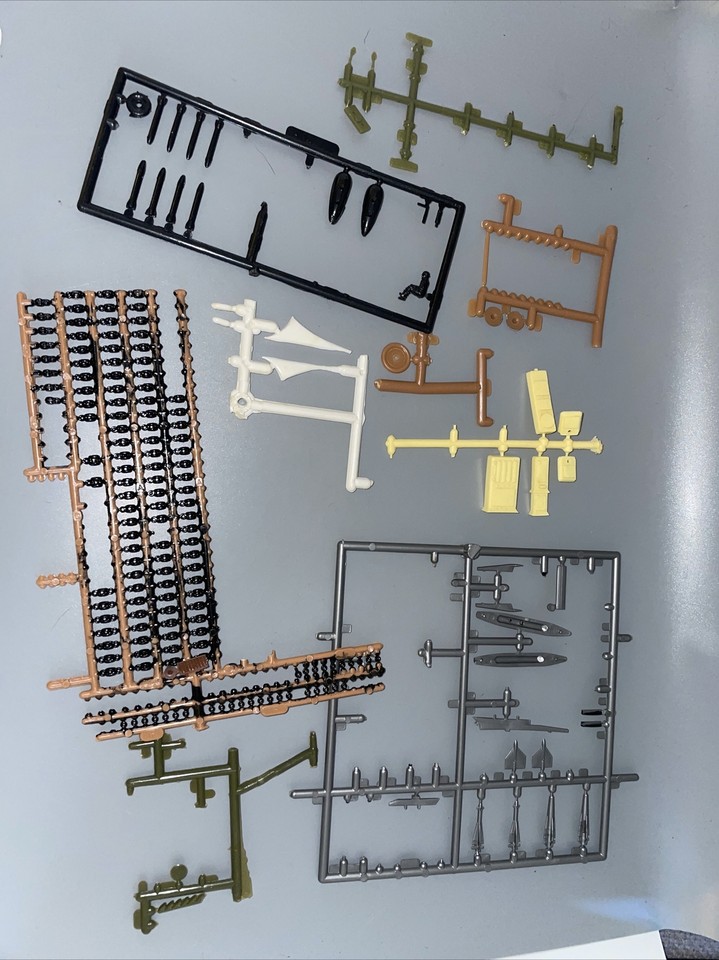 Lot of mostly Ho Scale military soldier building kit pieces | eBay