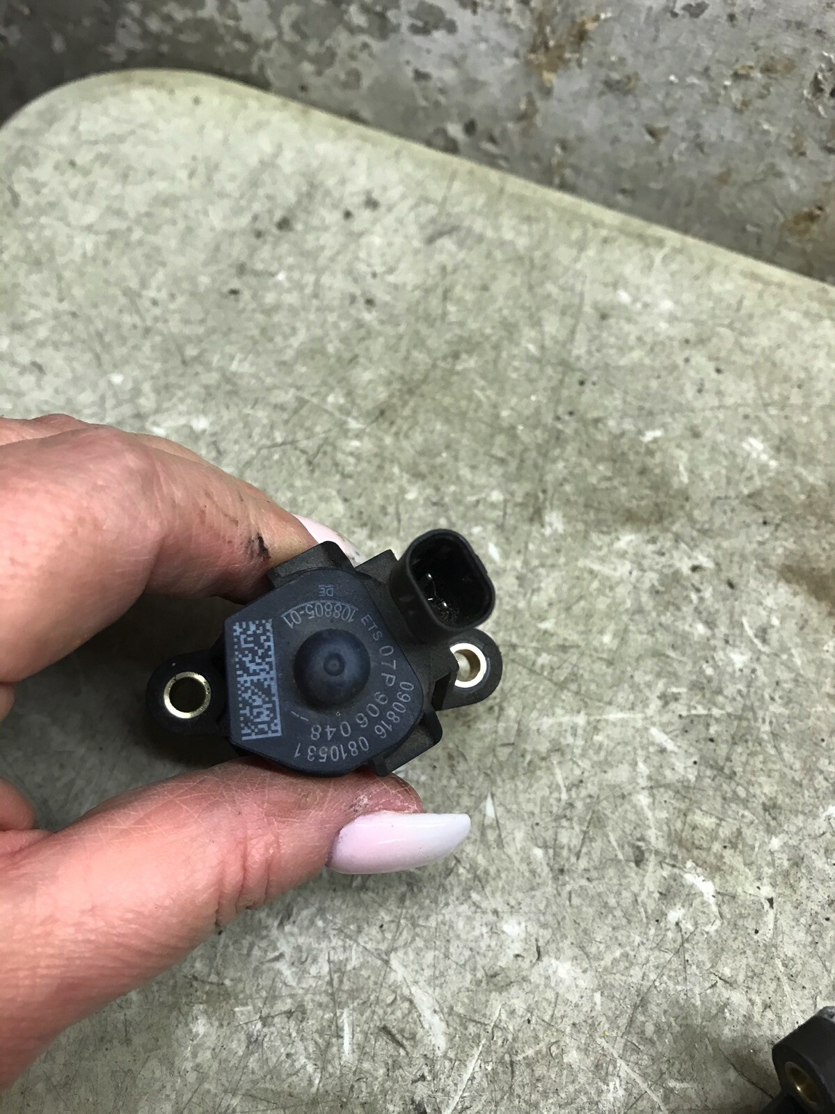 16 17 18 19 20 Bentley Bentayga Cylinder Shut Off Valve 07P906048 | eBay