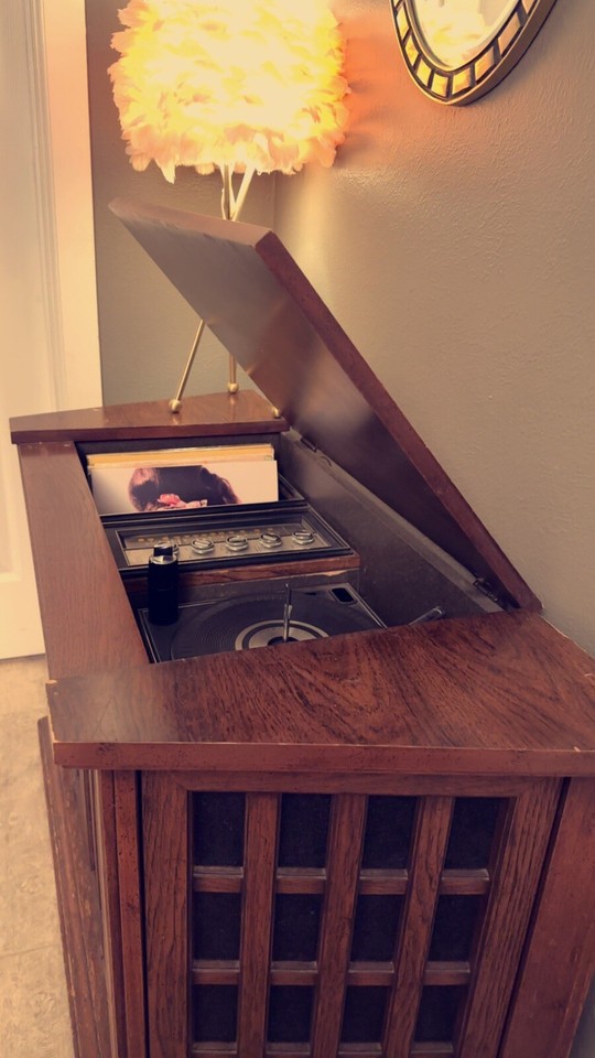 Vintage 1969 Magnavox Astro-Sonic Console Stereo (Model 1P3733) - Pecan ...