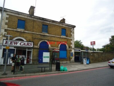 PHOTO KEW BRIDGE RAILWAY STATION EXTERIOR | eBay