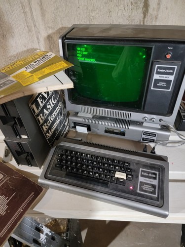 Vintage Radio Shack TRS-80 CRT Computer Manual Dual Floppy Discs Works ...