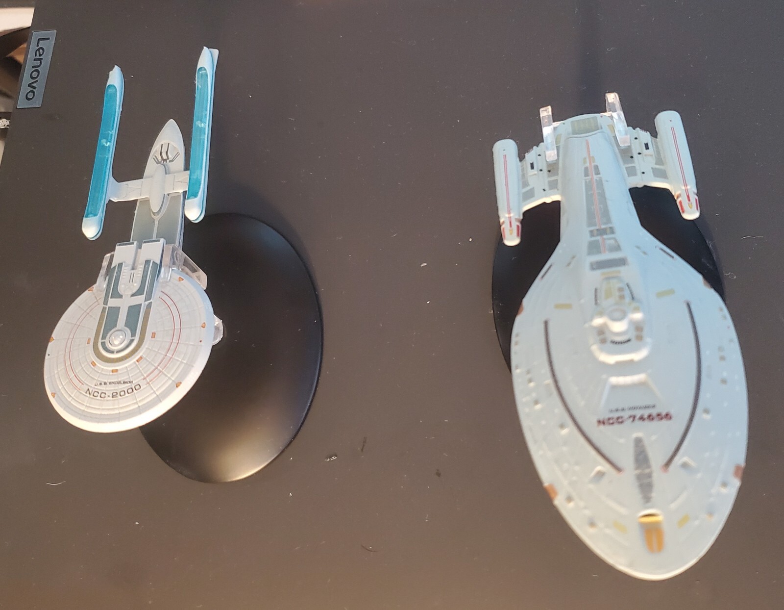 Eaglemoss Star Trek starships - USED but as display only. Voyager ...