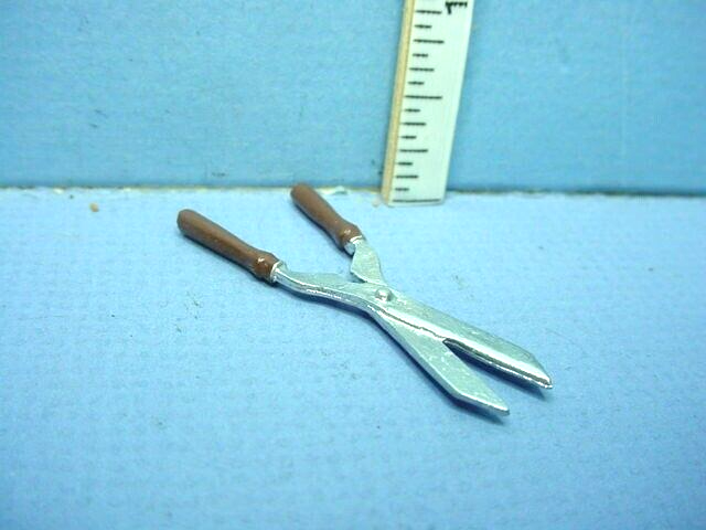 Miniature Hedge Clippers #K42 Reynold's Painted Metal 1/12 Scale | eBay