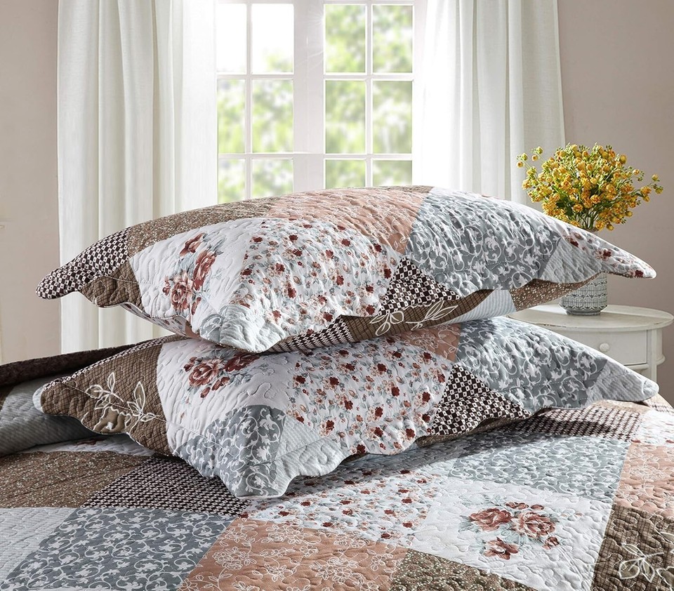 Reversible Floral Patchwork Quilt Set with 2 Pillowcases - All-Season ...